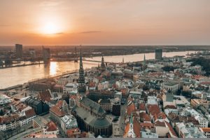 Why Living In The City Is MUCH Better Than The Countryside - City Living